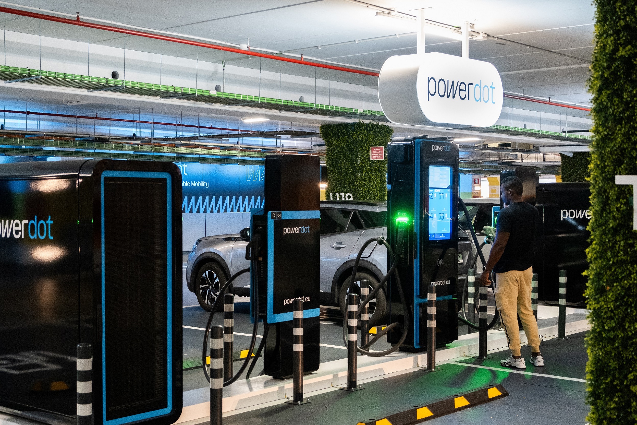 UTA Edenreds Ladenetz umfasst jetzt auch Ladestationen von Powerdot